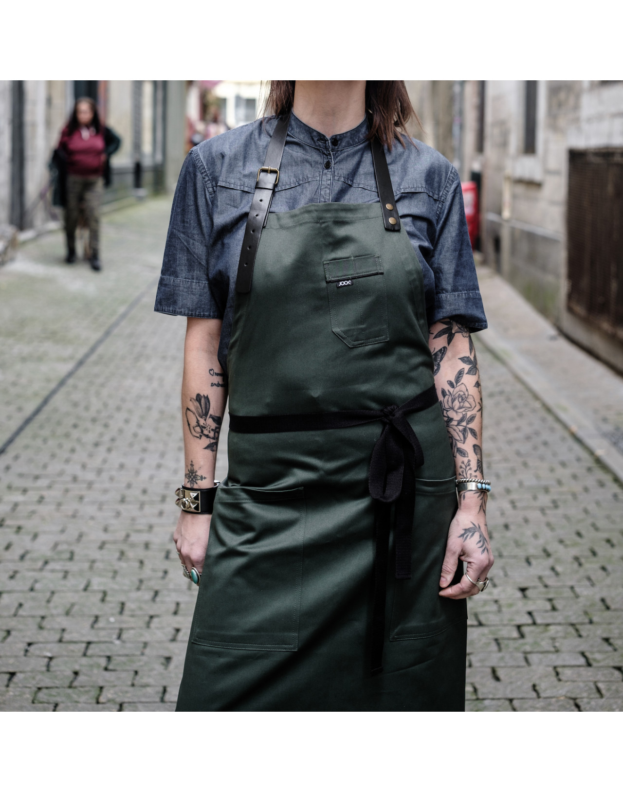 dark green apron , kitchen wear and bartenders